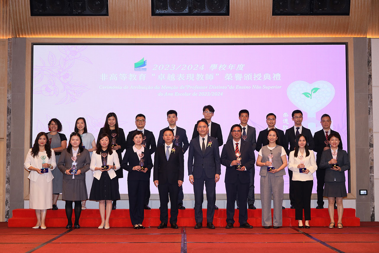 Cerimónia de Atribuição da Menção de “Professor Distinto” do Ensino Não ...